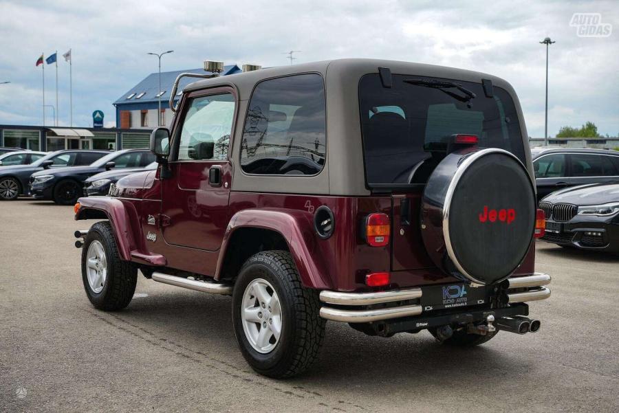 Sarkans Jeep Wrangler 2003 Marijampole, ar dzinēja tilpumu 4.00 L un nobraukumu 22 tūkst. km par 18850 €, foto 10 vietnē AUTOMOTO.COM.LV