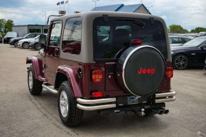 Sarkans Jeep Wrangler 2003 Marijampole, ar dzinēja tilpumu 4.00 L un nobraukumu 22 tūkst. km par 18850 €, foto 11 vietnē AUTOMOTO.COM.LV