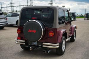 Sarkans Jeep Wrangler 2003 Marijampole, ar dzinēja tilpumu 4.00 L un nobraukumu 22 tūkst. km par 18850 €, foto 13 vietnē AUTOMOTO.COM.LV