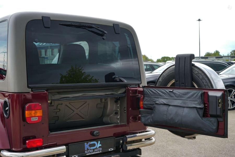 Sarkans Jeep Wrangler 2003 Marijampole, ar dzinēja tilpumu 4.00 L un nobraukumu 22 tūkst. km par 18850 €, foto 15 vietnē AUTOMOTO.COM.LV
