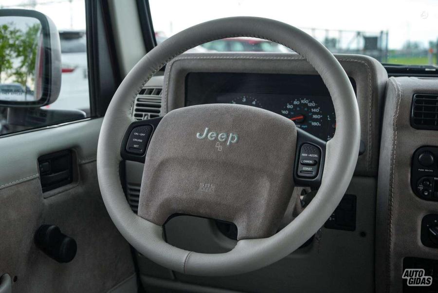 Sarkans Jeep Wrangler 2003 Marijampole, ar dzinēja tilpumu 4.00 L un nobraukumu 22 tūkst. km par 18850 €, foto 18 vietnē AUTOMOTO.COM.LV