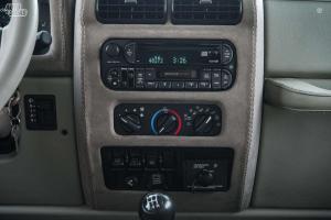 Sarkans Jeep Wrangler 2003 Marijampole, ar dzinēja tilpumu 4.00 L un nobraukumu 22 tūkst. km par 18850 €, foto 19 vietnē AUTOMOTO.COM.LV