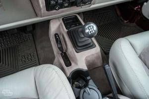 Sarkans Jeep Wrangler 2003 Marijampole, ar dzinēja tilpumu 4.00 L un nobraukumu 22 tūkst. km par 18850 €, foto 21 vietnē AUTOMOTO.COM.LV