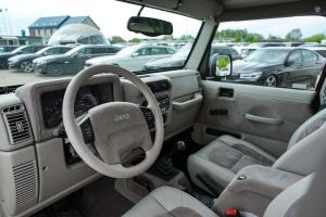 Sarkans Jeep Wrangler 2003 Marijampole, ar dzinēja tilpumu 4.00 L un nobraukumu 22 tūkst. km par 18850 €, foto 25 vietnē AUTOMOTO.COM.LV