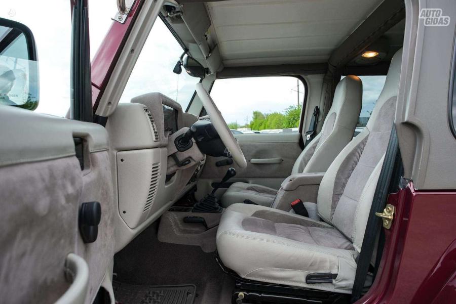 Sarkans Jeep Wrangler 2003 Marijampole, ar dzinēja tilpumu 4.00 L un nobraukumu 22 tūkst. km par 18850 €, foto 26 vietnē AUTOMOTO.COM.LV