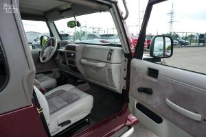 Sarkans Jeep Wrangler 2003 Marijampole, ar dzinēja tilpumu 4.00 L un nobraukumu 22 tūkst. km par 18850 €, foto 28 vietnē AUTOMOTO.COM.LV