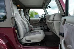 Sarkans Jeep Wrangler 2003 Marijampole, ar dzinēja tilpumu 4.00 L un nobraukumu 22 tūkst. km par 18850 €, foto 30 vietnē AUTOMOTO.COM.LV