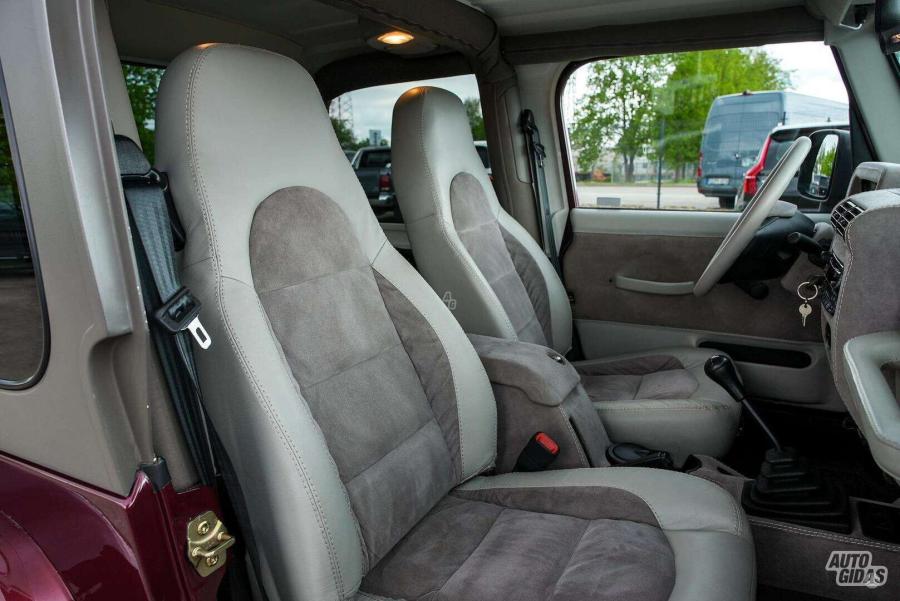 Sarkans Jeep Wrangler 2003 Marijampole, ar dzinēja tilpumu 4.00 L un nobraukumu 22 tūkst. km par 18850 €, foto 31 vietnē AUTOMOTO.COM.LV