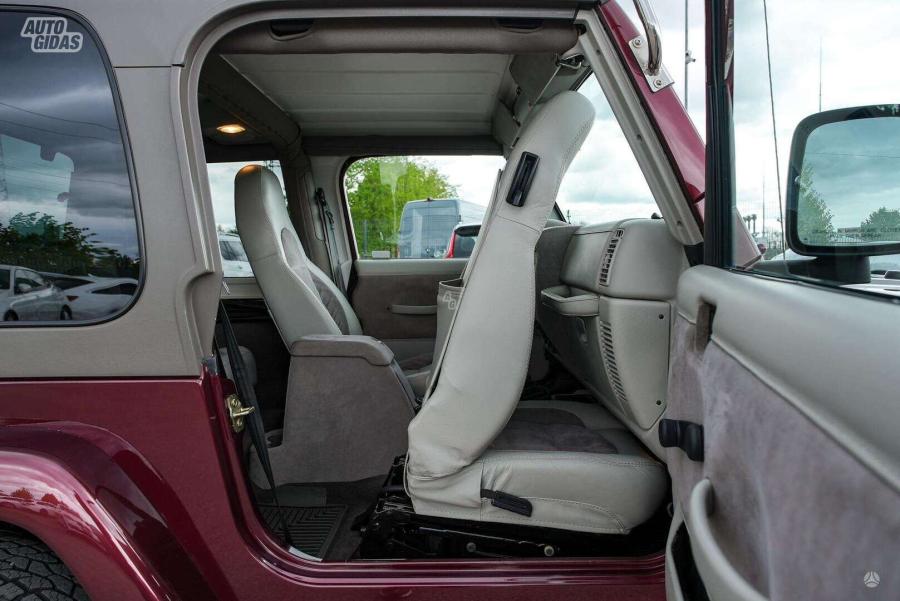 Sarkans Jeep Wrangler 2003 Marijampole, ar dzinēja tilpumu 4.00 L un nobraukumu 22 tūkst. km par 18850 €, foto 32 vietnē AUTOMOTO.COM.LV
