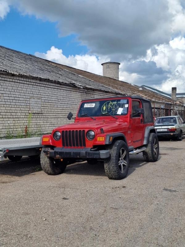 Red Jeep Wrangler 2003 in Riga, with an engine capacity of 4.00 L and mileage of 280 thousand km for 12000 €, photo 1 on AUTOMOTO.COM.LV