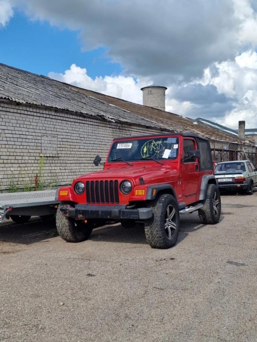Red Jeep Wrangler 2003 in Riga, with an engine capacity of 4.00 L and mileage of 280 thousand km for 12000 €, photo 1 on AUTOMOTO.COM.LV