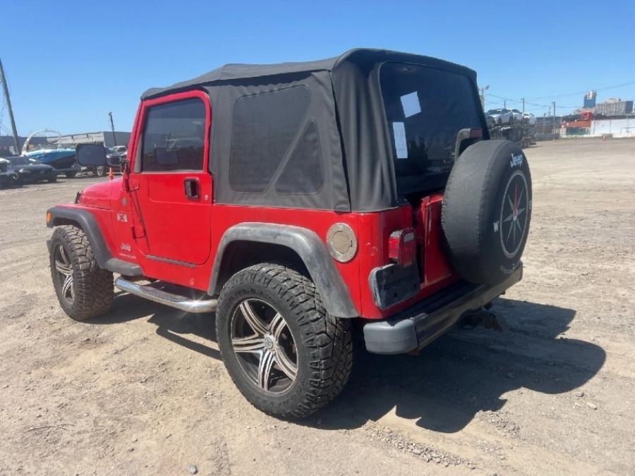 Red Jeep Wrangler 2003 in Riga, with an engine capacity of 4.00 L and mileage of 280 thousand km for 12000 €, photo 5 on AUTOMOTO.COM.LV
