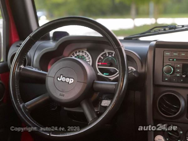 Sarkans Jeep Wrangler 2007 Tallina, ar dzinēja tilpumu 2.80 L un nobraukumu 108 tūkst. km par 18300 €, foto 6 vietnē AUTOMOTO.COM.LV