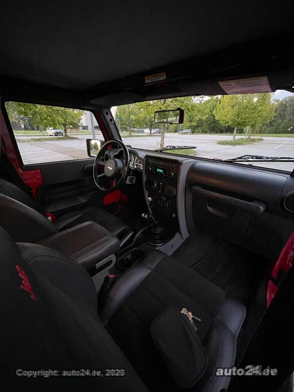 Sarkans Jeep Wrangler 2007 Tallina, ar dzinēja tilpumu 2.80 L un nobraukumu 108 tūkst. km par 18300 €, foto 7 vietnē AUTOMOTO.COM.LV