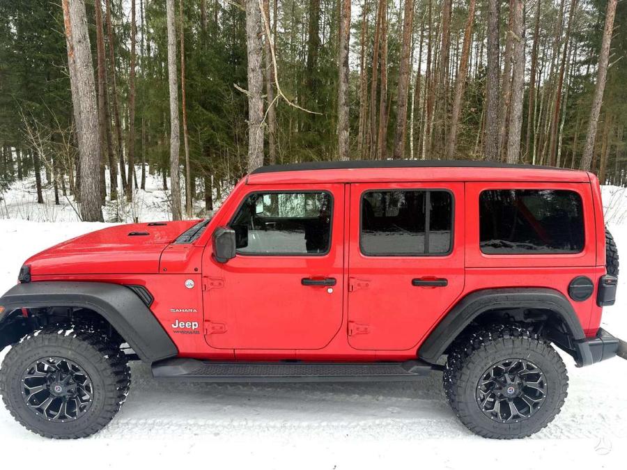 Red Jeep Wrangler 2018 in Vilnius, with an engine capacity of 2.00 L and mileage of 160 thousand km for 28500 €, photo 1 on AUTOMOTO.COM.LV