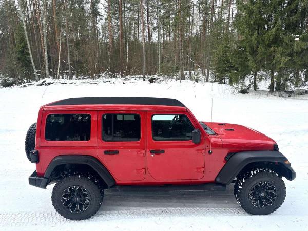 Red Jeep Wrangler 2018 in Vilnius, with an engine capacity of 2.00 L and mileage of 160 thousand km for 28500 €, photo 5 on AUTOMOTO.COM.LV
