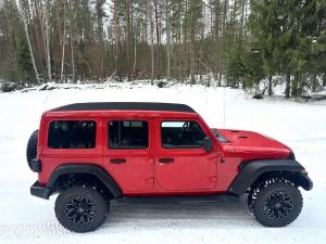 Red Jeep Wrangler 2018 in Vilnius, with an engine capacity of 2.00 L and mileage of 160 thousand km for 28500 €, photo 5 on AUTOMOTO.COM.LV