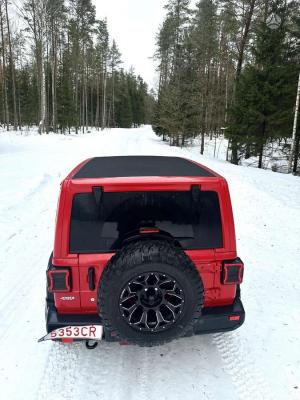 Red Jeep Wrangler 2018 in Vilnius, with an engine capacity of 2.00 L and mileage of 160 thousand km for 28500 €, photo 6 on AUTOMOTO.COM.LV