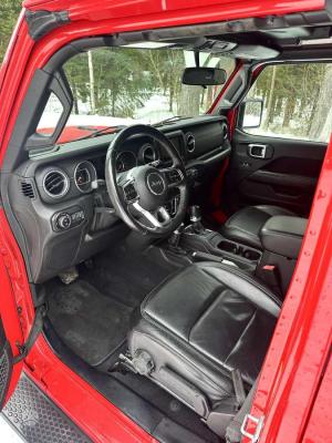 Red Jeep Wrangler 2018 in Vilnius, with an engine capacity of 2.00 L and mileage of 160 thousand km for 28500 €, photo 9 on AUTOMOTO.COM.LV