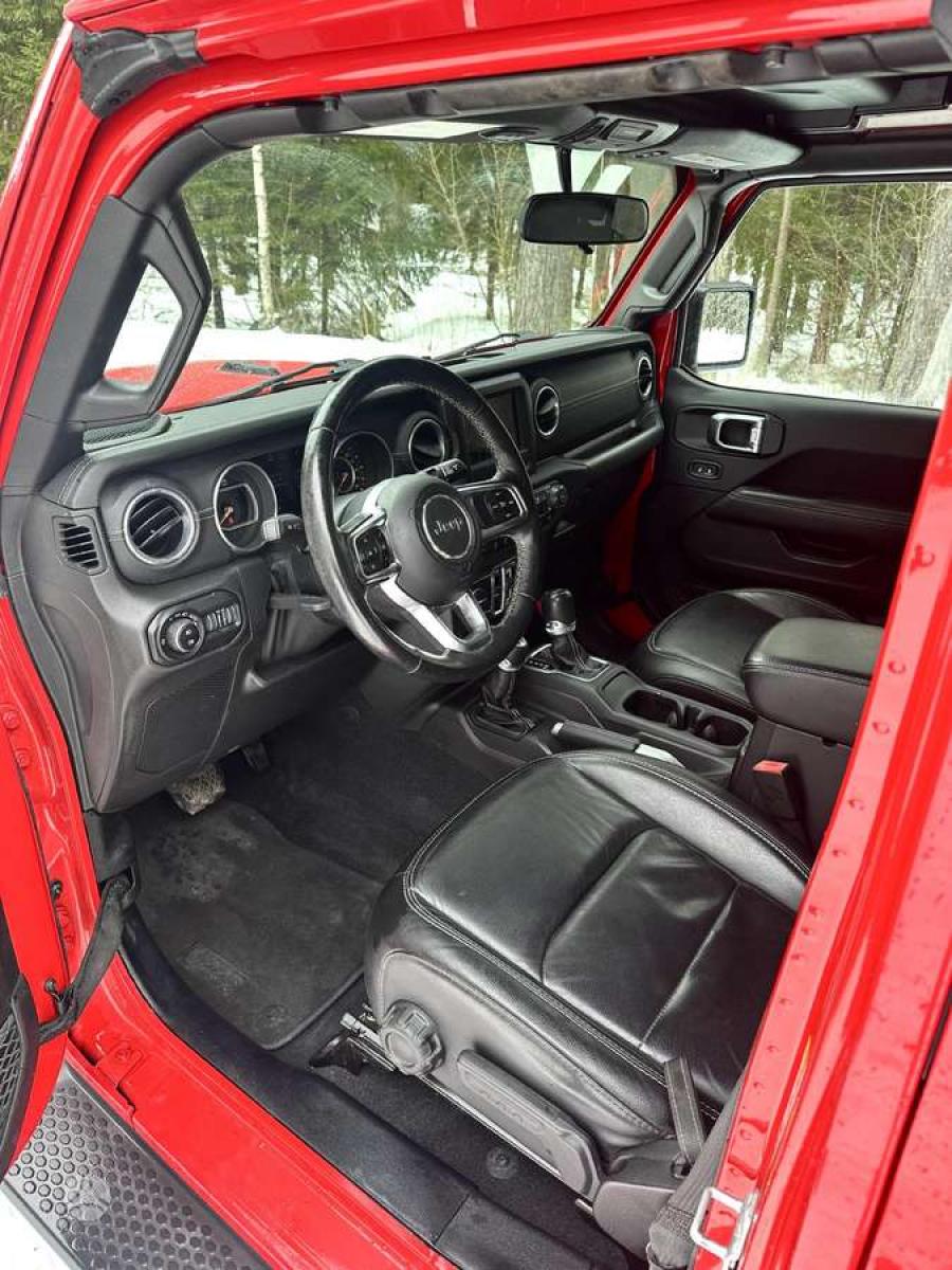 Red Jeep Wrangler 2018 in Vilnius, with an engine capacity of 2.00 L and mileage of 160 thousand km for 28500 €, photo 9 on AUTOMOTO.COM.LV