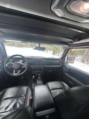 Red Jeep Wrangler 2018 in Vilnius, with an engine capacity of 2.00 L and mileage of 160 thousand km for 28500 €, photo 13 on AUTOMOTO.COM.LV