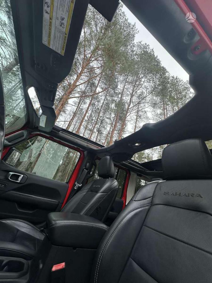 Red Jeep Wrangler 2018 in Vilnius, with an engine capacity of 2.00 L and mileage of 160 thousand km for 28500 €, photo 15 on AUTOMOTO.COM.LV