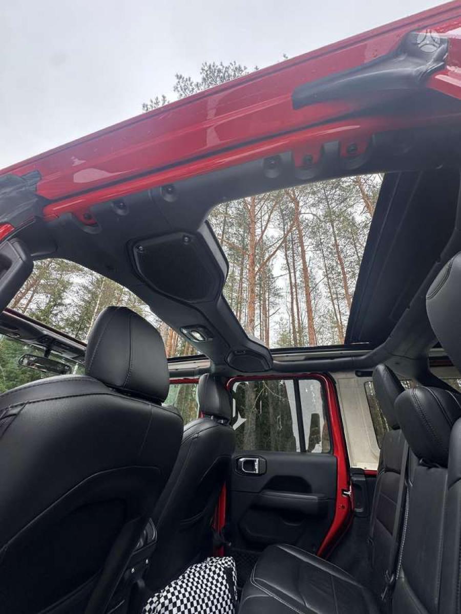 Red Jeep Wrangler 2018 in Vilnius, with an engine capacity of 2.00 L and mileage of 160 thousand km for 28500 €, photo 16 on AUTOMOTO.COM.LV