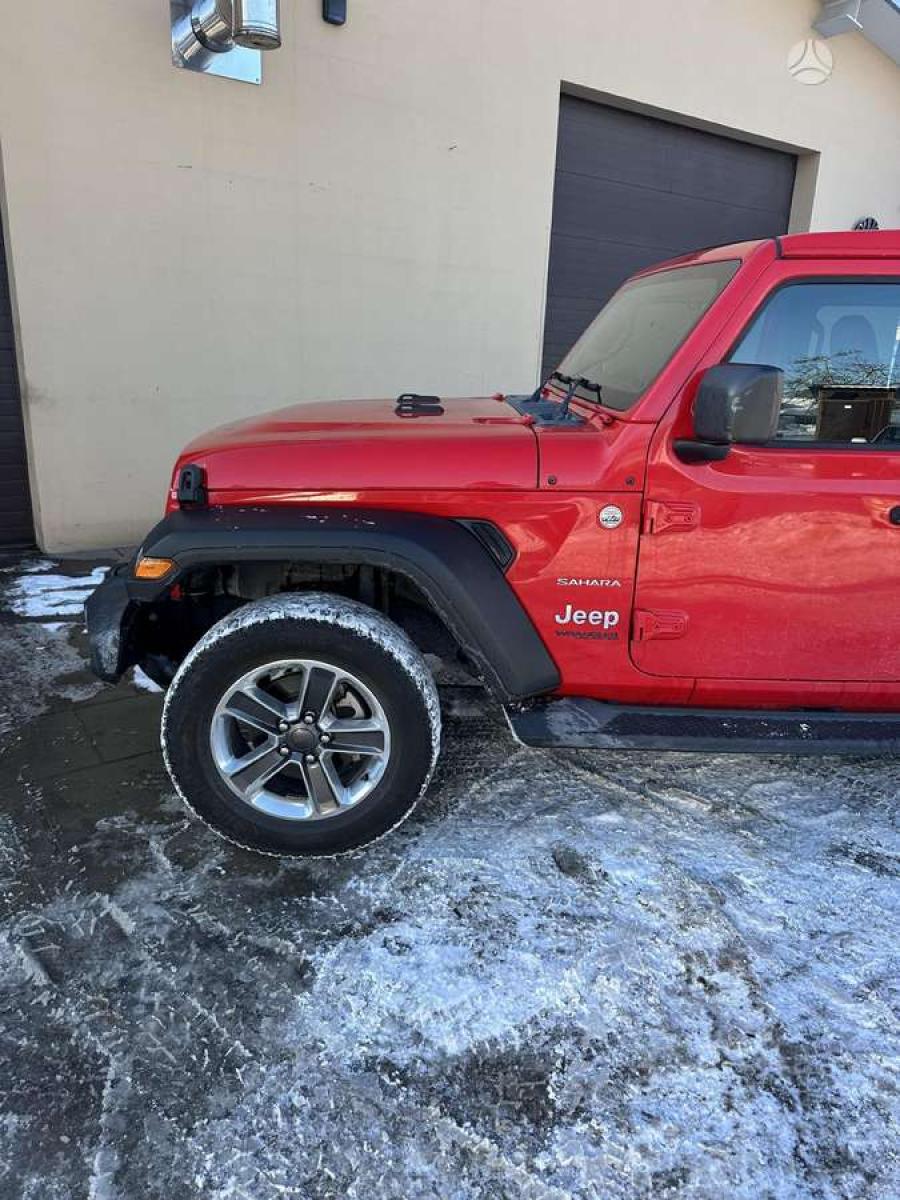 Red Jeep Wrangler 2018 in Vilnius, with an engine capacity of 2.00 L and mileage of 160 thousand km for 28500 €, photo 18 on AUTOMOTO.COM.LV