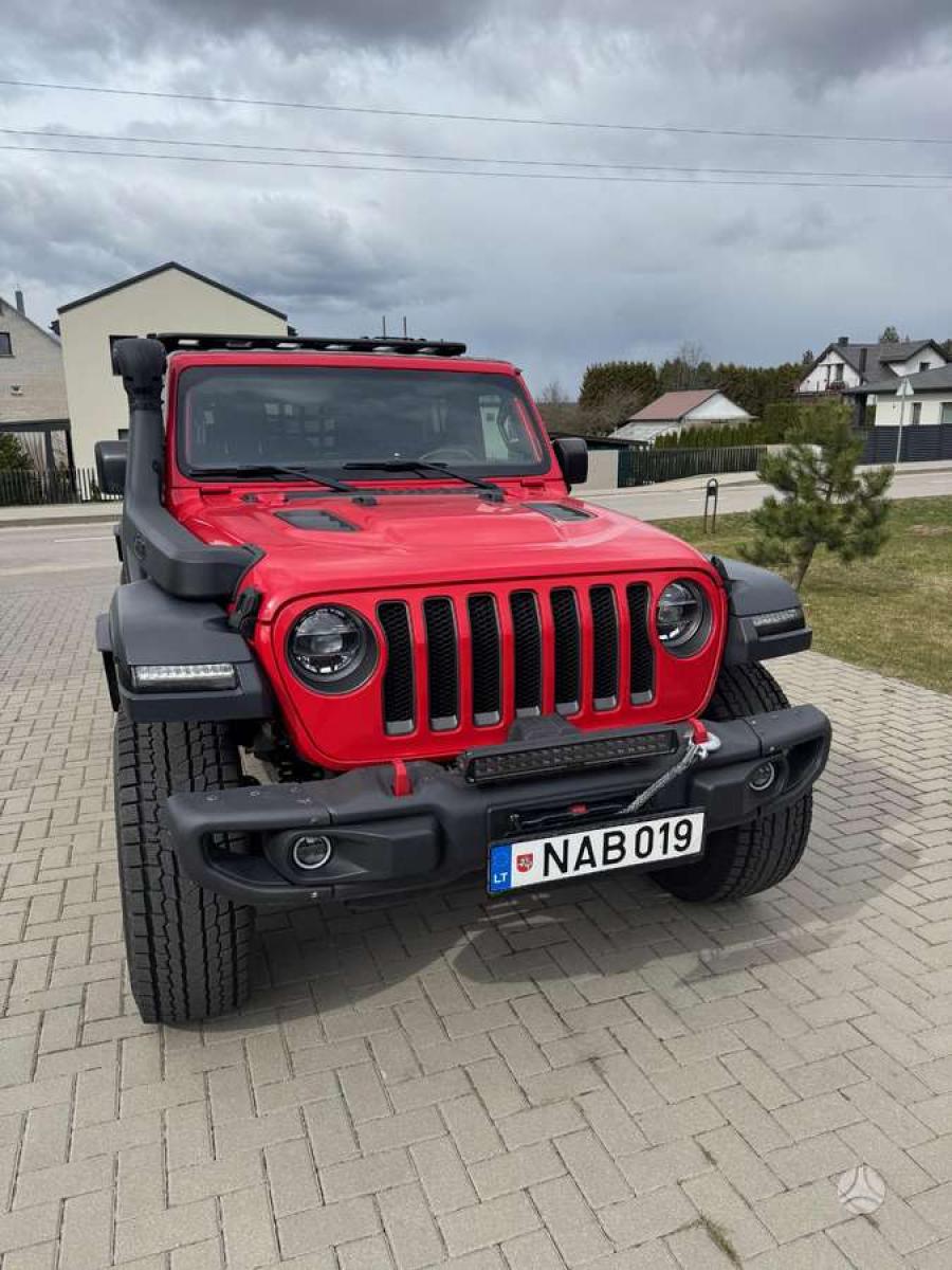 Sarkans Jeep Wrangler 2018 Viļņa, ar dzinēja tilpumu 3.60 L un nobraukumu 123 tūkst. km par 35000 €, foto 1 vietnē AUTOMOTO.COM.LV