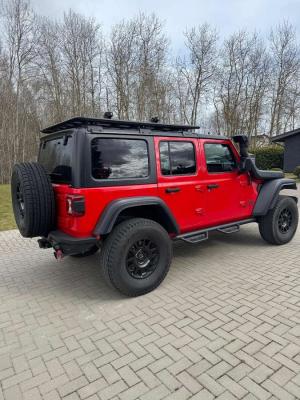 Sarkans Jeep Wrangler 2018 Viļņa, ar dzinēja tilpumu 3.60 L un nobraukumu 123 tūkst. km par 35000 €, foto 3 vietnē AUTOMOTO.COM.LV