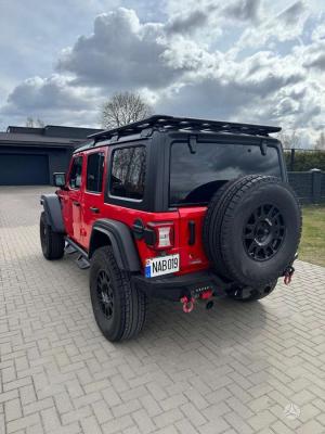 Sarkans Jeep Wrangler 2018 Viļņa, ar dzinēja tilpumu 3.60 L un nobraukumu 123 tūkst. km par 35000 €, foto 4 vietnē AUTOMOTO.COM.LV