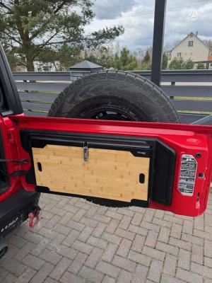 Sarkans Jeep Wrangler 2018 Viļņa, ar dzinēja tilpumu 3.60 L un nobraukumu 123 tūkst. km par 35000 €, foto 10 vietnē AUTOMOTO.COM.LV