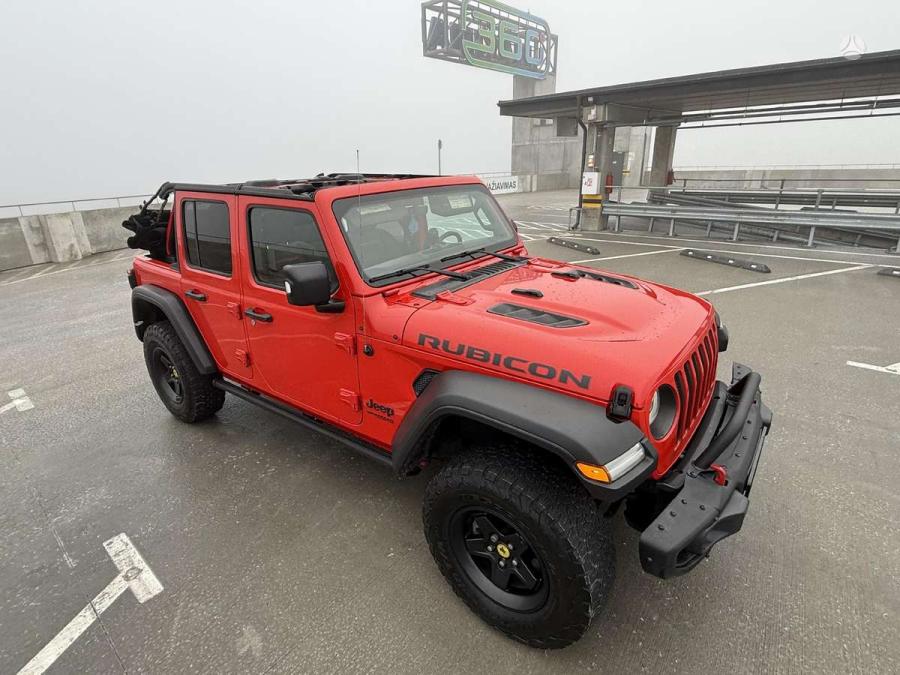 Sarkans Jeep Wrangler 2020 Viļņa, ar dzinēja tilpumu 3.60 L un nobraukumu 93 tūkst. km par 33500 €, foto 2 vietnē AUTOMOTO.COM.LV