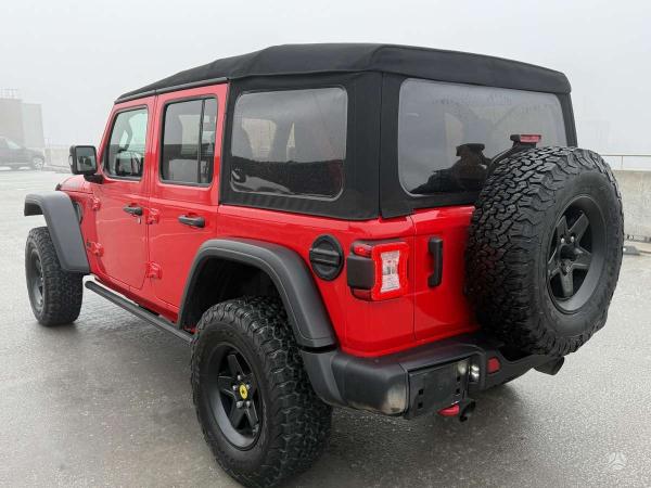 Red Jeep Wrangler 2020 in Vilnius, with an engine capacity of 3.60 L and mileage of 93 thousand km for 33500 €, photo 3 on AUTOMOTO.COM.LV