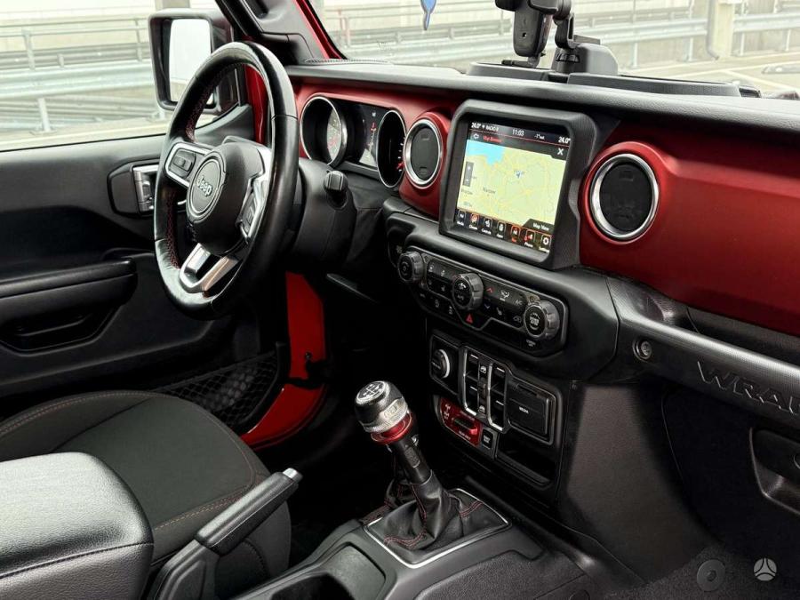 Sarkans Jeep Wrangler 2020 Viļņa, ar dzinēja tilpumu 3.60 L un nobraukumu 93 tūkst. km par 33500 €, foto 12 vietnē AUTOMOTO.COM.LV