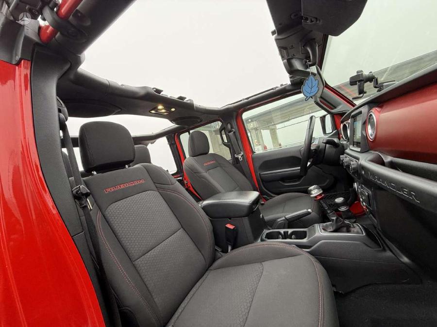 Sarkans Jeep Wrangler 2020 Viļņa, ar dzinēja tilpumu 3.60 L un nobraukumu 93 tūkst. km par 33500 €, foto 33 vietnē AUTOMOTO.COM.LV