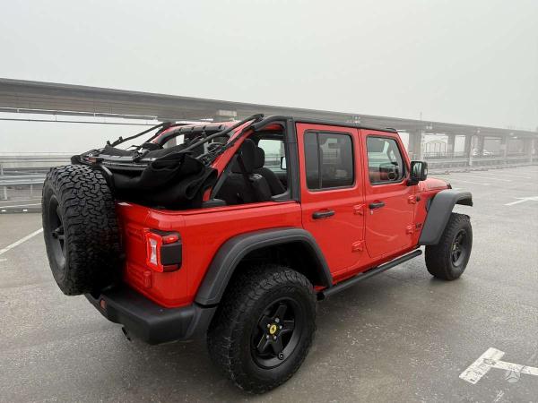 Red Jeep Wrangler 2020 in Vilnius, with an engine capacity of 3.60 L and mileage of 93 thousand km for 32900 €, photo 7 on AUTOMOTO.COM.LV