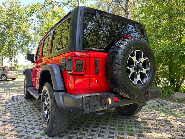 Red Jeep Wrangler 2020 in Vilnius, with an engine capacity of 2.00 L and mileage of 59 thousand km for 24900 €, photo 6 on AUTOMOTO.COM.LV