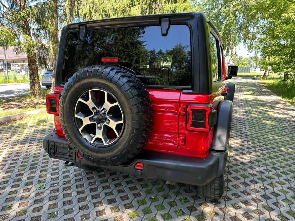 Red Jeep Wrangler 2020 in Vilnius, with an engine capacity of 2.00 L and mileage of 59 thousand km for 24900 €, photo 10 on AUTOMOTO.COM.LV