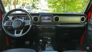 Sarkans Jeep Wrangler 2020 Viļņa, ar dzinēja tilpumu 2.00 L un nobraukumu 59 tūkst. km par 24900 €, foto 20 vietnē AUTOMOTO.COM.LV
