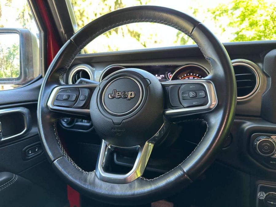 Sarkans Jeep Wrangler 2020 Viļņa, ar dzinēja tilpumu 2.00 L un nobraukumu 59 tūkst. km par 24900 €, foto 22 vietnē AUTOMOTO.COM.LV