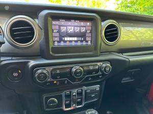 Sarkans Jeep Wrangler 2020 Viļņa, ar dzinēja tilpumu 2.00 L un nobraukumu 59 tūkst. km par 24900 €, foto 24 vietnē AUTOMOTO.COM.LV