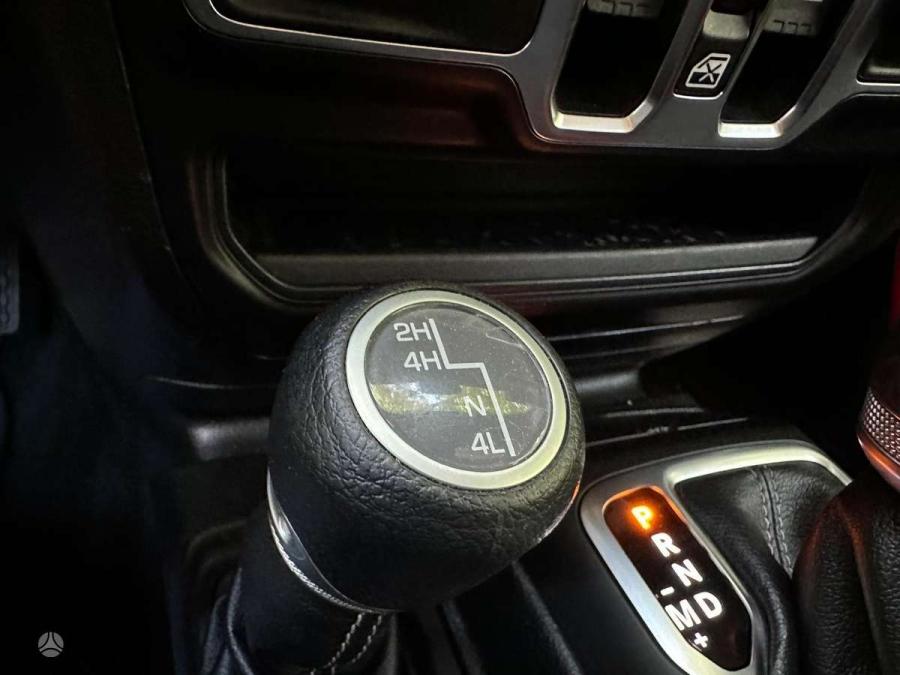 Sarkans Jeep Wrangler 2020 Viļņa, ar dzinēja tilpumu 2.00 L un nobraukumu 59 tūkst. km par 24900 €, foto 33 vietnē AUTOMOTO.COM.LV