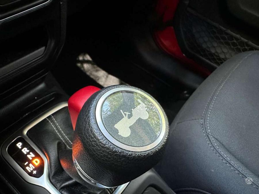 Sarkans Jeep Wrangler 2020 Viļņa, ar dzinēja tilpumu 2.00 L un nobraukumu 59 tūkst. km par 24900 €, foto 34 vietnē AUTOMOTO.COM.LV