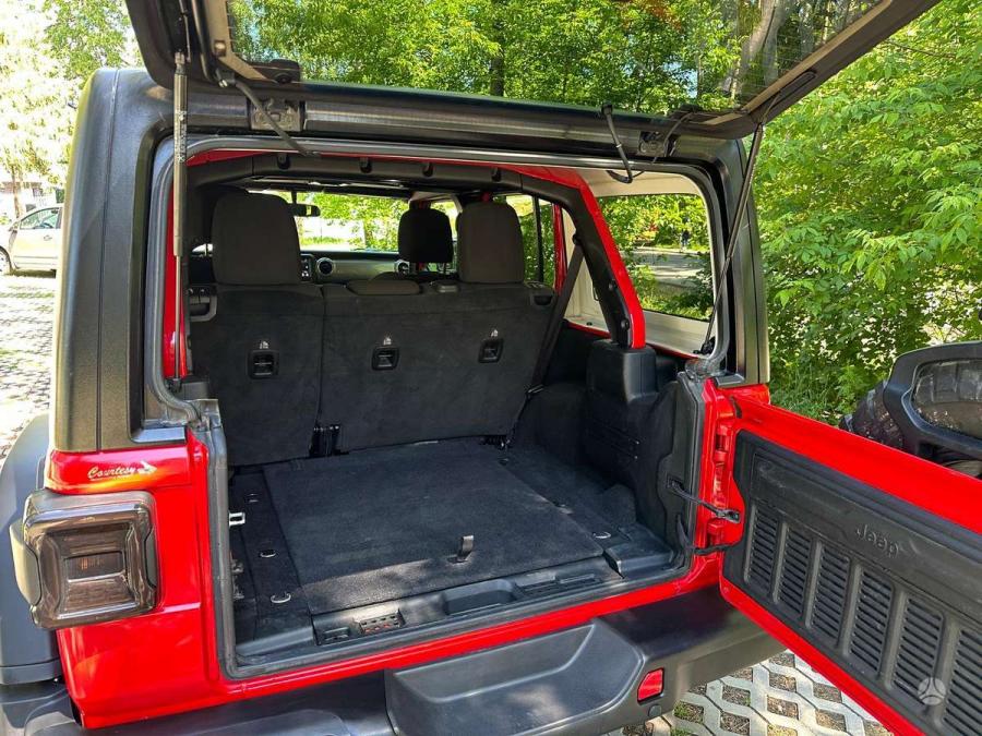 Sarkans Jeep Wrangler 2020 Viļņa, ar dzinēja tilpumu 2.00 L un nobraukumu 59 tūkst. km par 24900 €, foto 36 vietnē AUTOMOTO.COM.LV