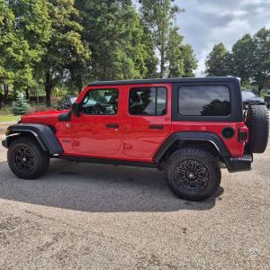 Red Jeep Wrangler 2020 in Kazlu Ruda, with an engine capacity of 3.60 L and mileage of 92 thousand km for 34900 €, photo 4 on AUTOMOTO.COM.LV