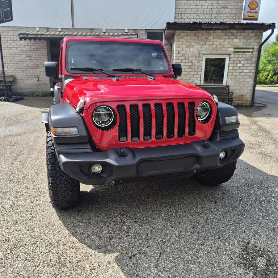 Red Jeep Wrangler 2020 in Kazlu Ruda, with an engine capacity of 3.60 L and mileage of 92 thousand km for 34900 €, photo 5 on AUTOMOTO.COM.LV