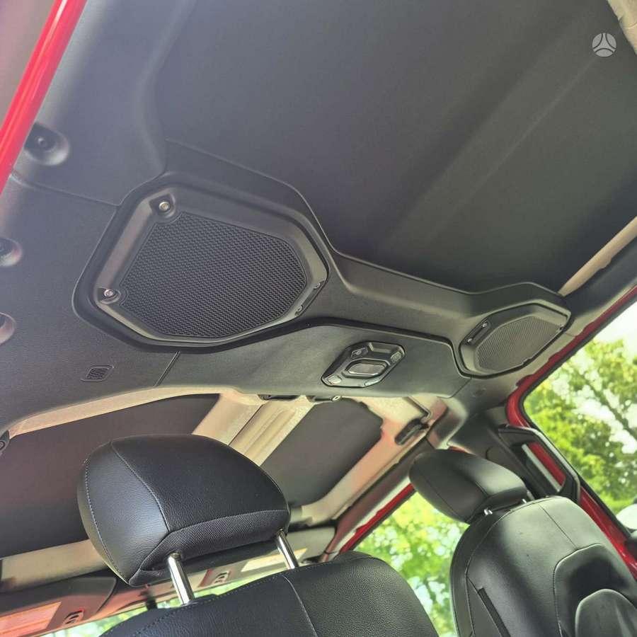 Red Jeep Wrangler 2020 in Kazlu Ruda, with an engine capacity of 3.60 L and mileage of 92 thousand km for 34900 €, photo 8 on AUTOMOTO.COM.LV
