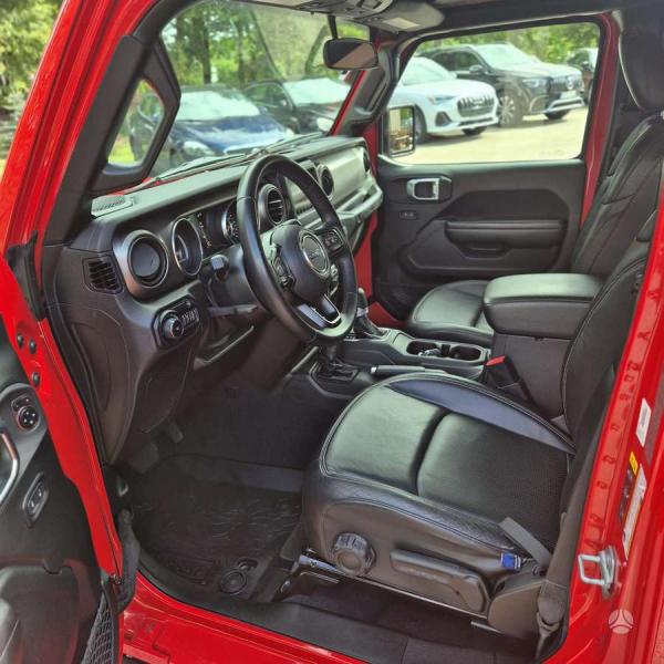 Sarkans Jeep Wrangler 2020 Kazlų Rūda, ar dzinēja tilpumu 3.60 L un nobraukumu 92 tūkst. km par 34900 €, foto 9 vietnē AUTOMOTO.COM.LV