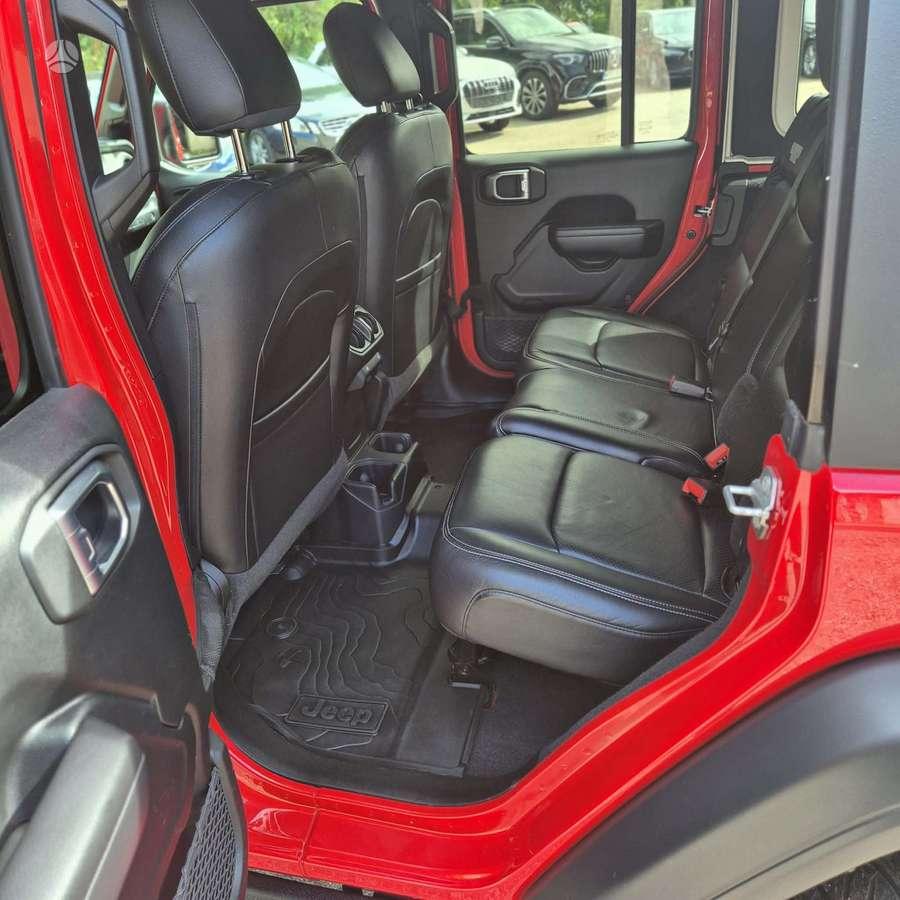 Red Jeep Wrangler 2020 in Kazlu Ruda, with an engine capacity of 3.60 L and mileage of 92 thousand km for 34900 €, photo 10 on AUTOMOTO.COM.LV